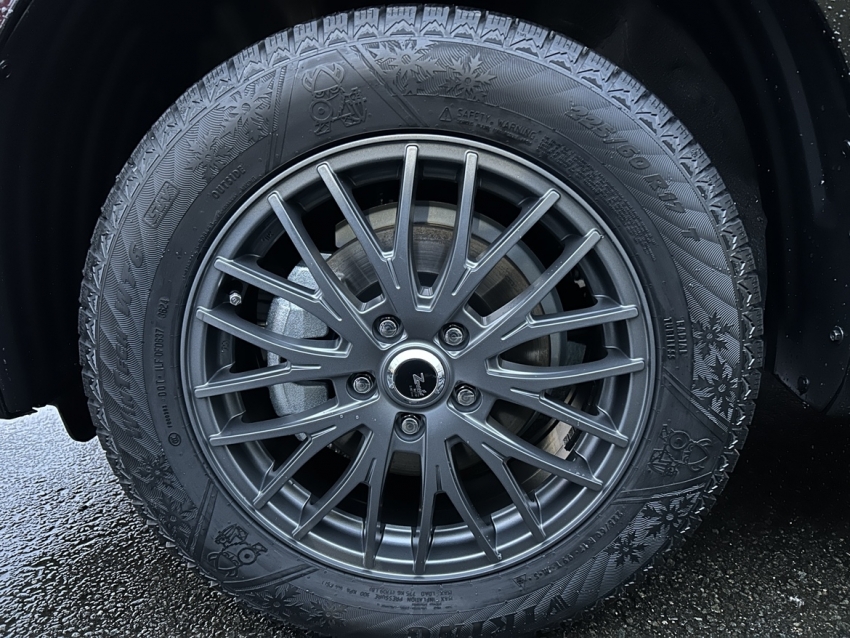 デリカ：D5にスタッドレスタイヤホイールセットを装着！！｜タイヤ市場鶴岡インター店｜タイヤ・スタッドレス・オールシーズンが安いタイヤ専門店